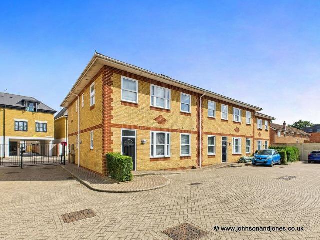 Gogmore Lane, Chertsey KT16, 2 bed flat to rent, £1,500 pcm | PrimeLocation