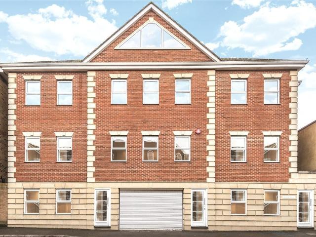 Gogmore Lane, Chertsey, Surrey KT16, 1 bed flat to rent, £1,300 pcm | PrimeLocation