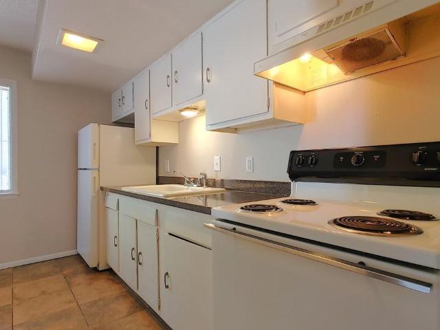 Gold Manor 1 2 Bedroom Apartment for Rent at 802 Gold Ave Sw, Albuquerque, NM 87102