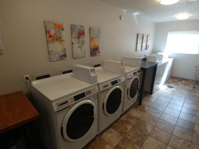Gold Manor 1 2 Bedroom Apartment for Rent at 802 Gold Ave Sw, Albuquerque, NM 87102