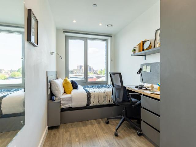 Gold En Suite at Great Court, 78. 1 bed private hall to rent £1,473 pcm £340 pw