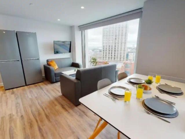 Gold En Suite Plus 2627