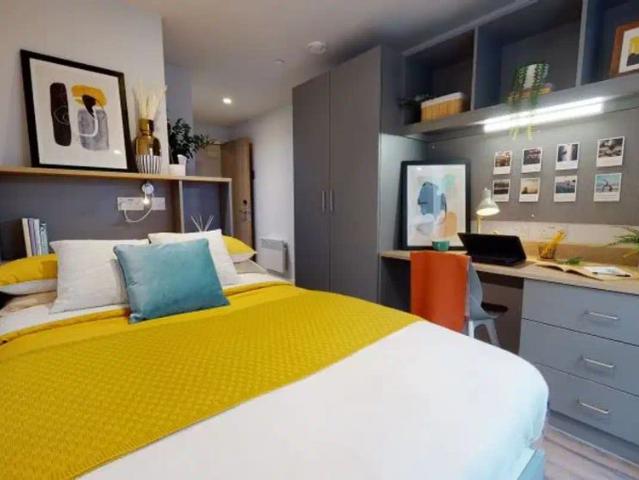 Gold En Suite Plus