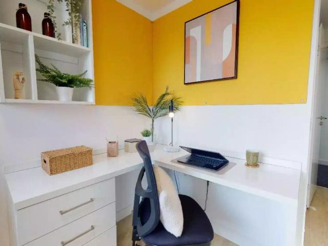 Gold En Suite
