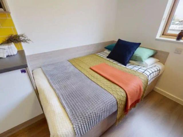 Gold En Suite 2627