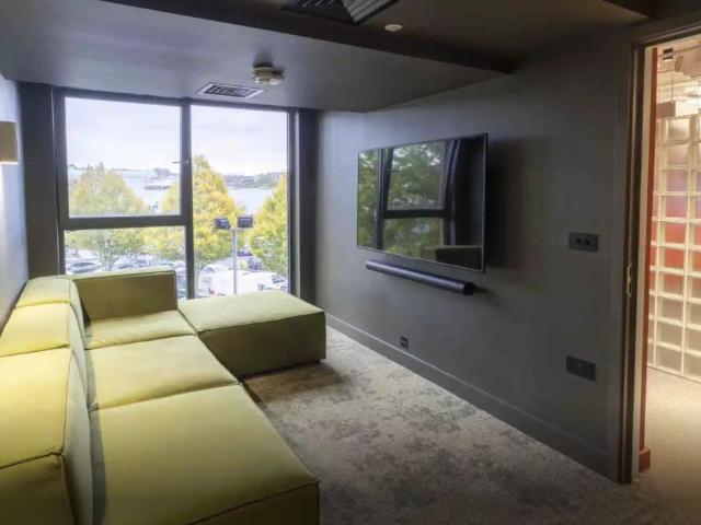 Gold En Suite 2627