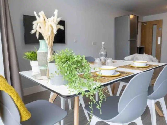 Gold En Suite 2627