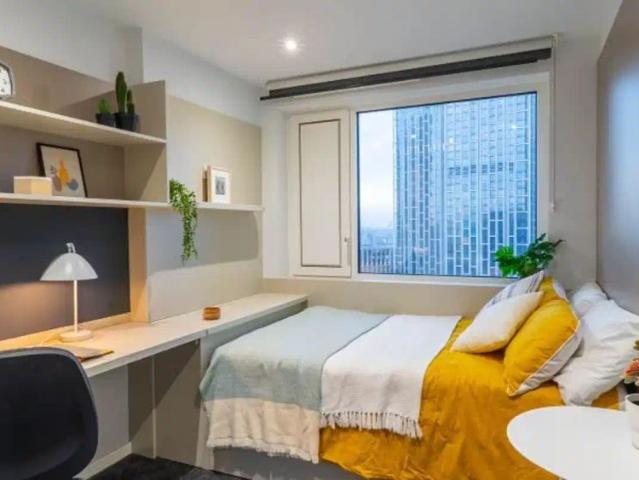 Gold En Suite