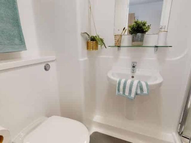 Gold En Suite