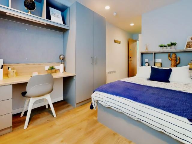 Gold En Suite