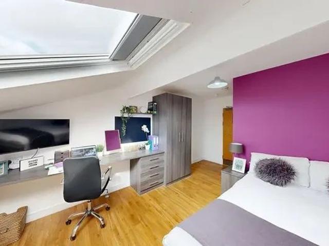 Gold Ensuite