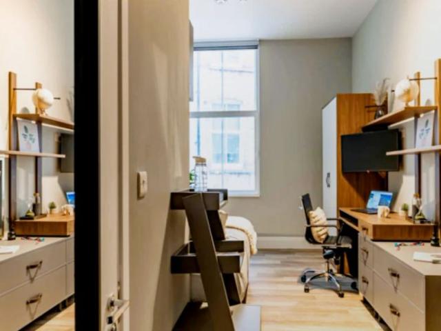 Gold Ensuite
