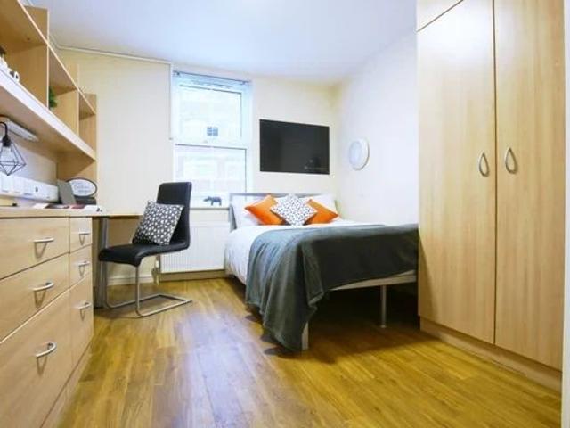 Gold Ensuite