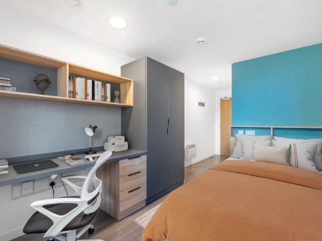 Gold Ensuite
