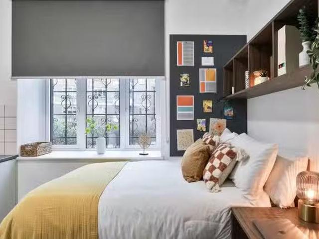 Gold Penthouse Studio