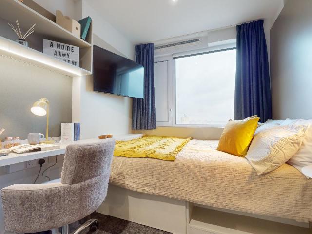 Gold Studio, at iQ Vega