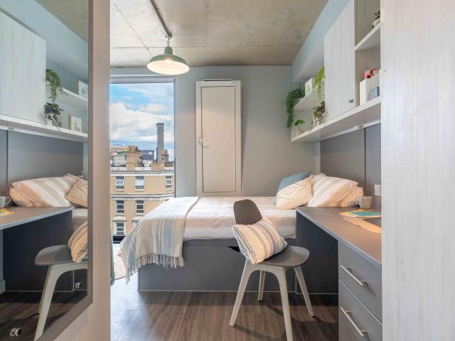 Gold Studio Deluxe, at iQ Aldgate