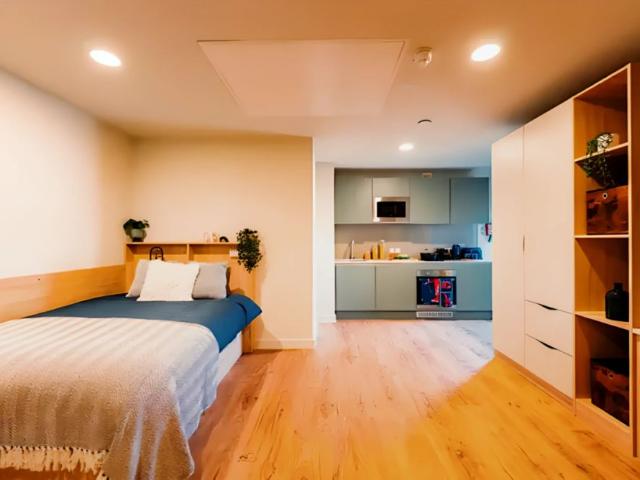 Gold Studio Mid Floor