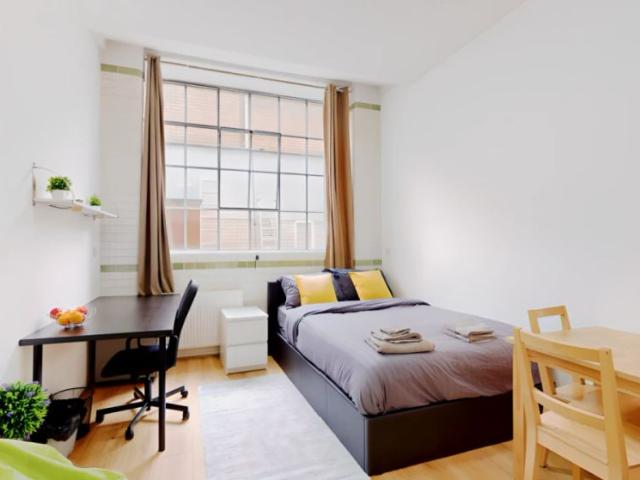 Gold Studios Unit 210