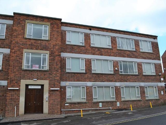 Goldcroft, Yeovil BA21, 2 bed flat to rent, £975 pcm | PrimeLocation
