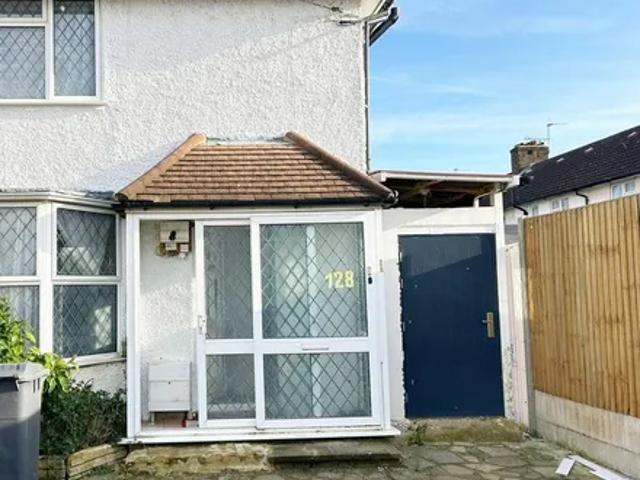 Goldbeaters Grove, The Hale, London, HA8 9DS, United Kingdom | 4 bed house for rent #140396911 | Rentberry