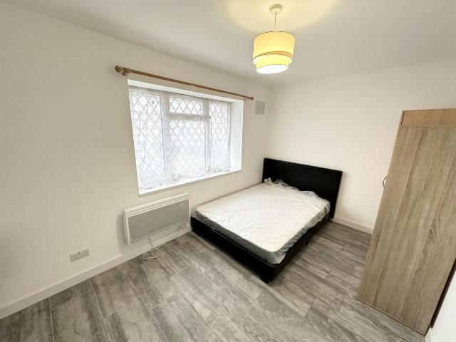 Goldbeaters Grove, Edgware, Greater London HA8, Room to rent, £1,100 pcm | PrimeLocation