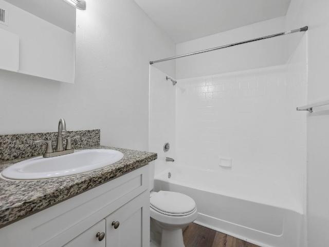 Golden Crest Investment, LLC 1 Bedroom Apartment for Rent at 2910 2970 Canyon Crest Dr & 770 790 Prescott Way, Riverside, CA 92507 University