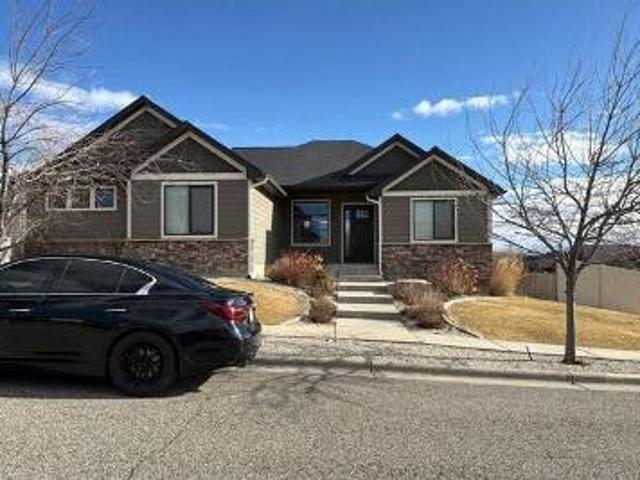 Golden Acres Dr