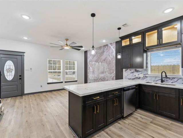 Golden Hearth A: newly built rooms in Settegast, f