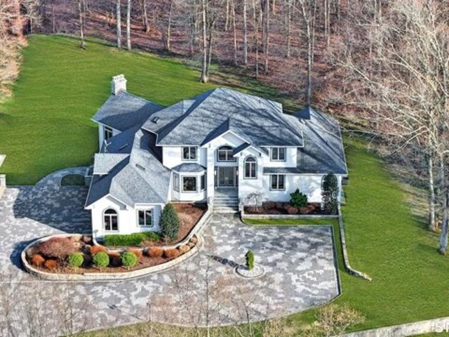 Golden Hill Ln, Shelton, Home For Sale