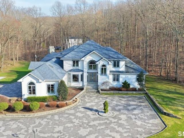 Golden Hill Ln, Shelton, Home For Sale