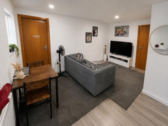 Golden Hillock Road, Small Heath, Birmingham B10, 2 bed flat to rent, £950 pcm | PrimeLocation