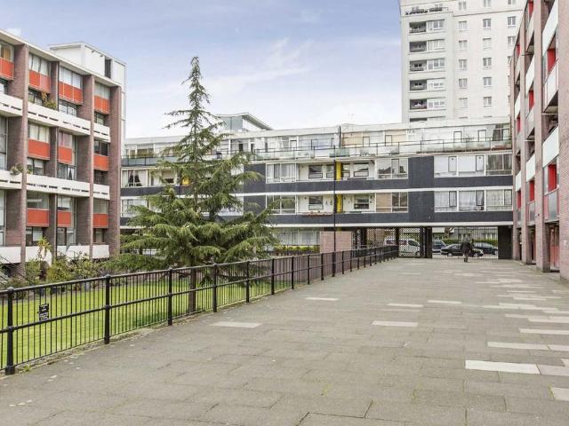 Golden Lane Estate, London EC1Y 1 bed flat to rent £2,492 pcm £575 pw