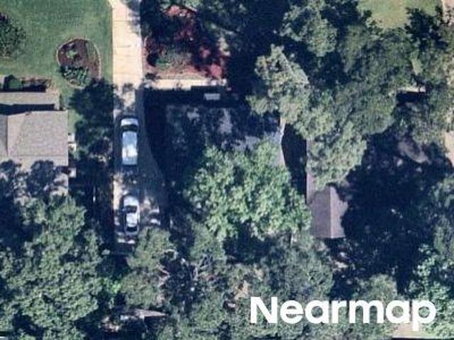 Golden Leaf Dr
