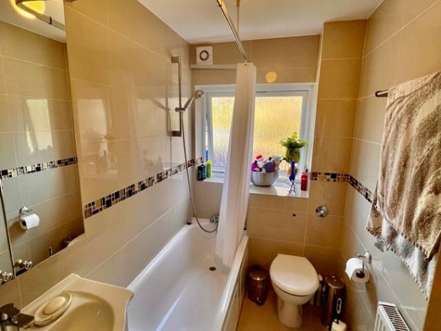 Golden Manor, Hanwell W7, 2 bed flat to rent, £1,798 pcm | PrimeLocation