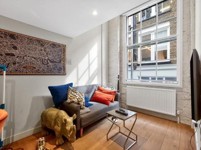 Golden Square, London, W1F Studio to rent £2,100 pcm £485 pw