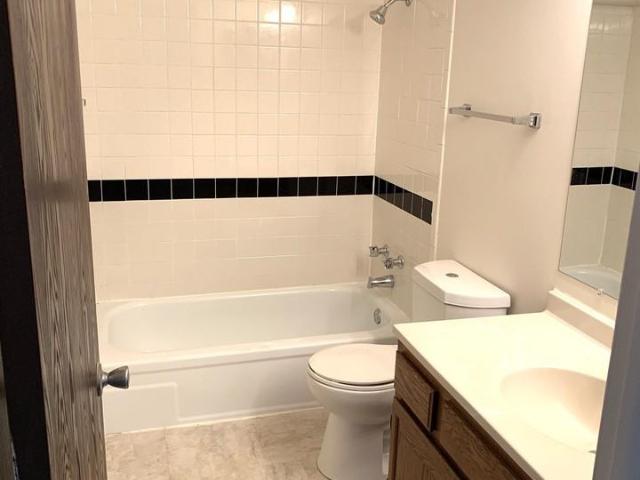 Golden Real Estate 2 Bedroom Apartment for Rent at 1187 W Wilson St, Batavia, IL 60510