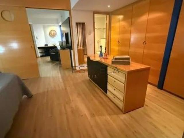 Golden Tulip Flat
