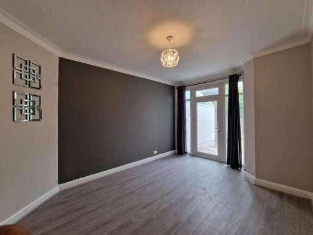 Golders Manor Drive, NW11