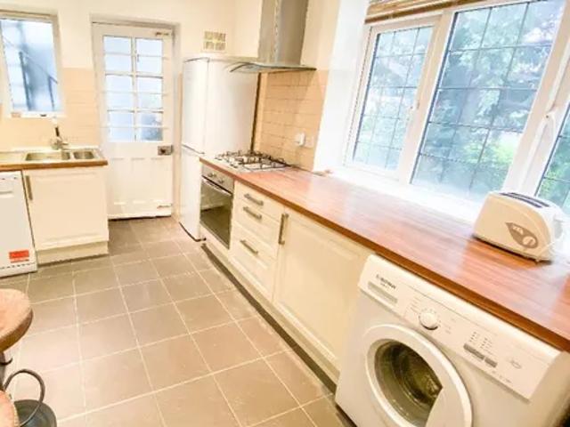 Golders Court, London, NW11 8QG, United Kingdom | 3 bed apartment for rent #138775309 | Rentberry
