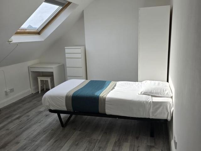 Golders Gardens, London NW11, Room to rent, £1,436 pcm | PrimeLocation