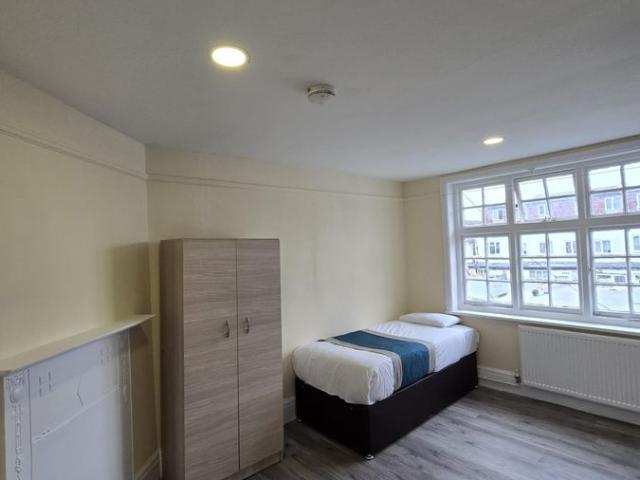 Golders Gardens, London NW11, Room to rent, £1,436 pcm | PrimeLocation