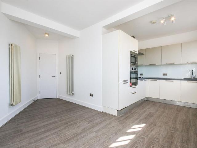 Golders Green Crescent NW11, 1 bed flat to rent, £1,700 pcm | PrimeLocation