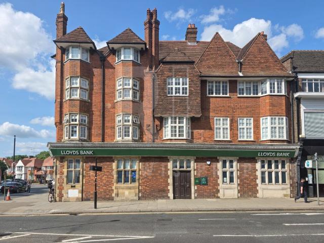 Golders Green Crescent, London NW11, 1 bed flat to rent, £1,700 pcm | PrimeLocation