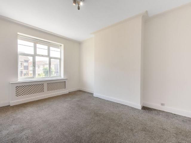 Golders Green Road, Golders Green, London NW11, 4 bed flat to rent, £3,400 pcm | PrimeLocation