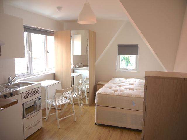 Golders Green Road, London NW11, Studio to rent, £1,275 pcm | PrimeLocation