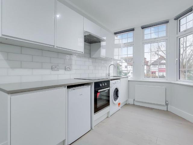 Golders Green Road, London NW11, Studio to rent, £1,350 pcm | PrimeLocation