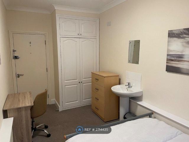 Golders Green Road, London NW11, Room to rent, £790 pcm | PrimeLocation