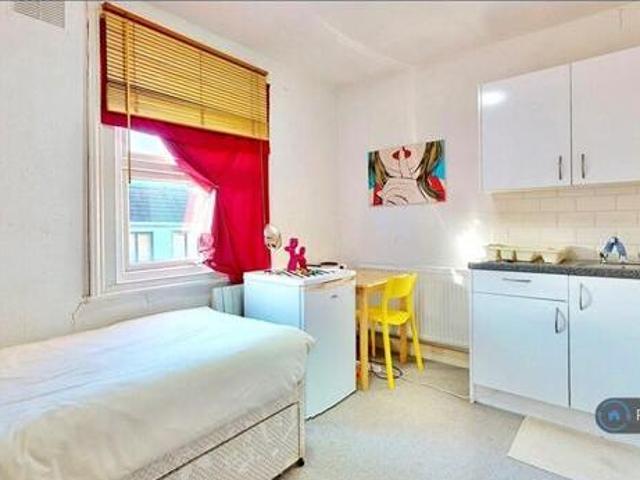 Golders Green Road, London, Studio Flat For