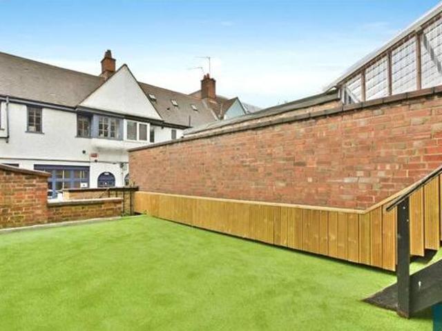 Golders Green Road, London, 2 Bedroom Apartment